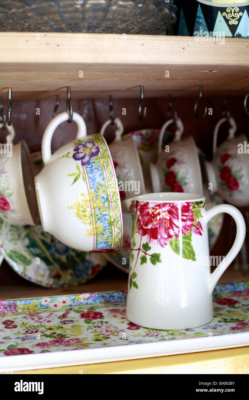 Old fashioned tea cups hi-res stock photography and images - Alamy