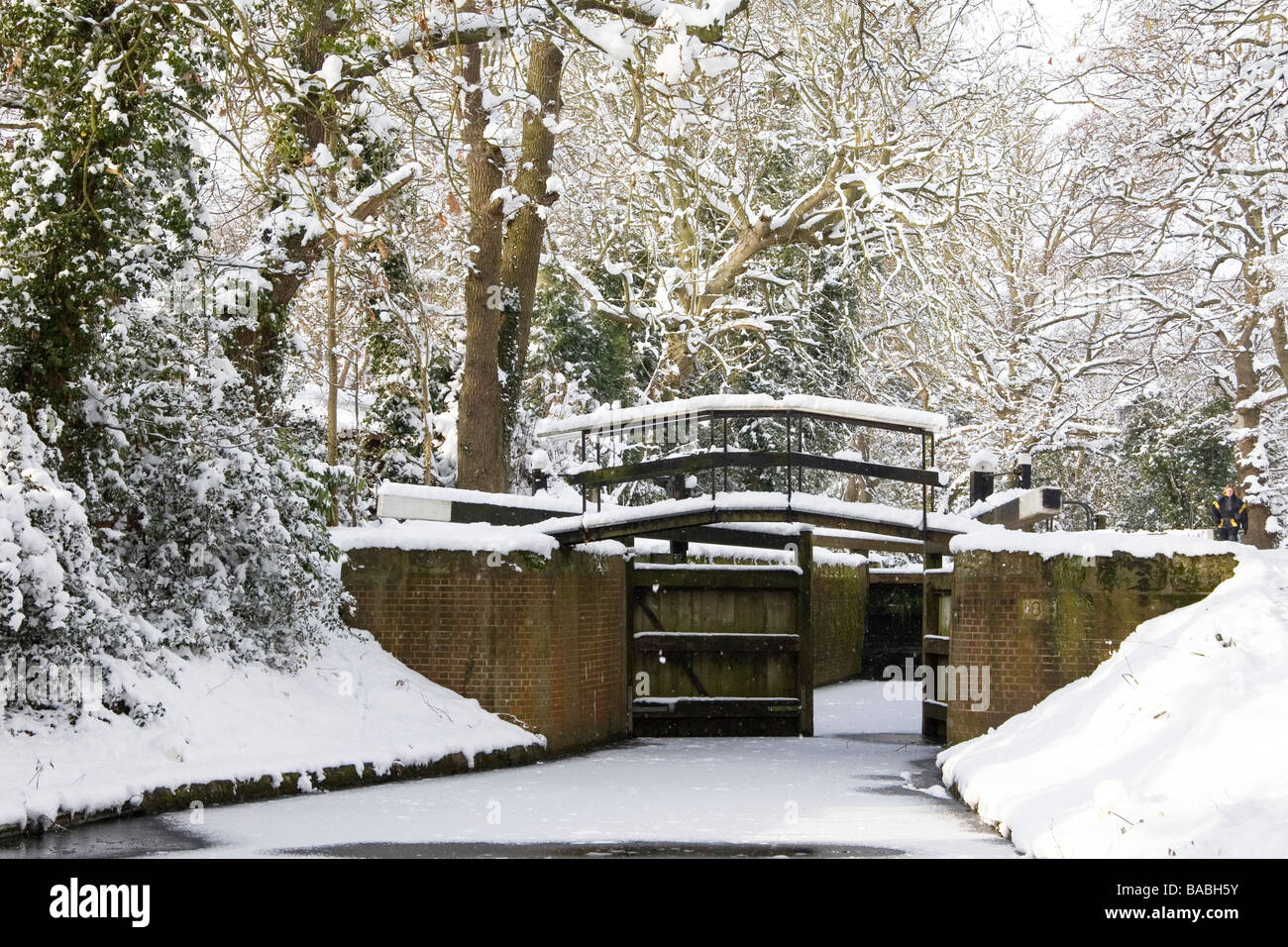 Canal winter snow lock hi-res stock photography and images - Alamy