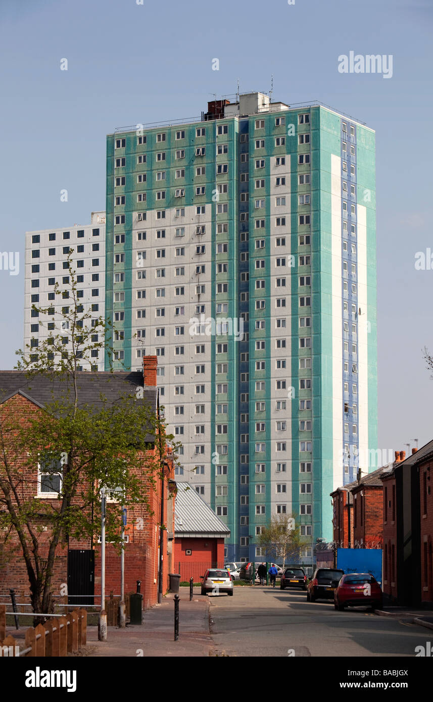 Uk high rise council housing hi-res stock photography and images - Alamy