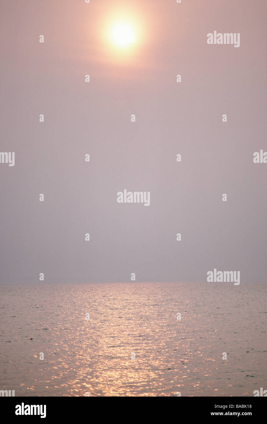 Reflection of sun in water Stock Photo - Alamy