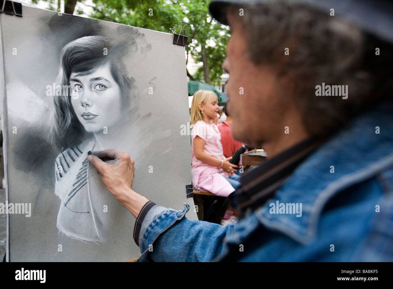 street Artist at work drawing a portrait of a customer Stock Photo - Alamy