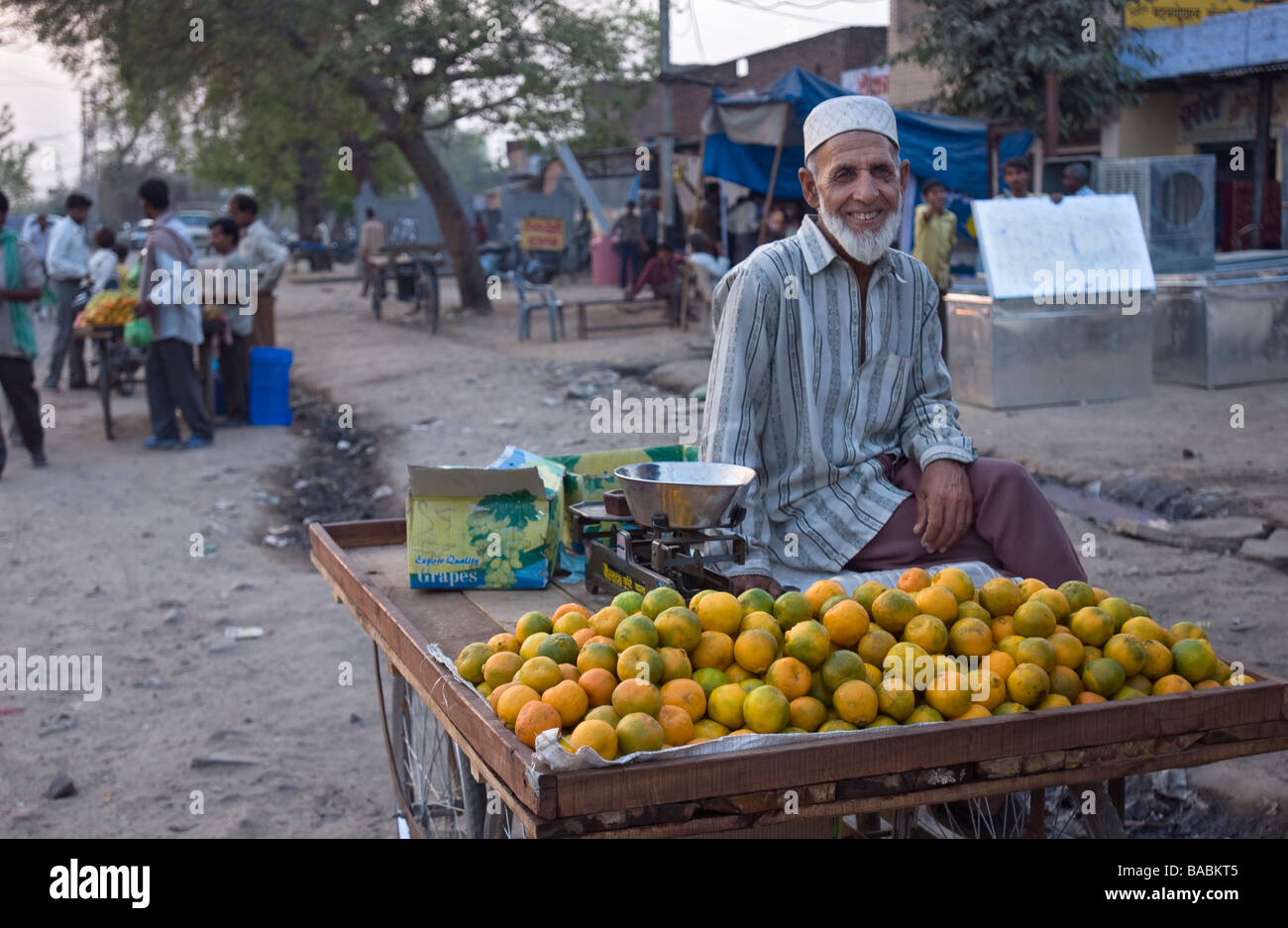 Road side fruit vendor selling oranges from his cart. Agra, India Stock ...