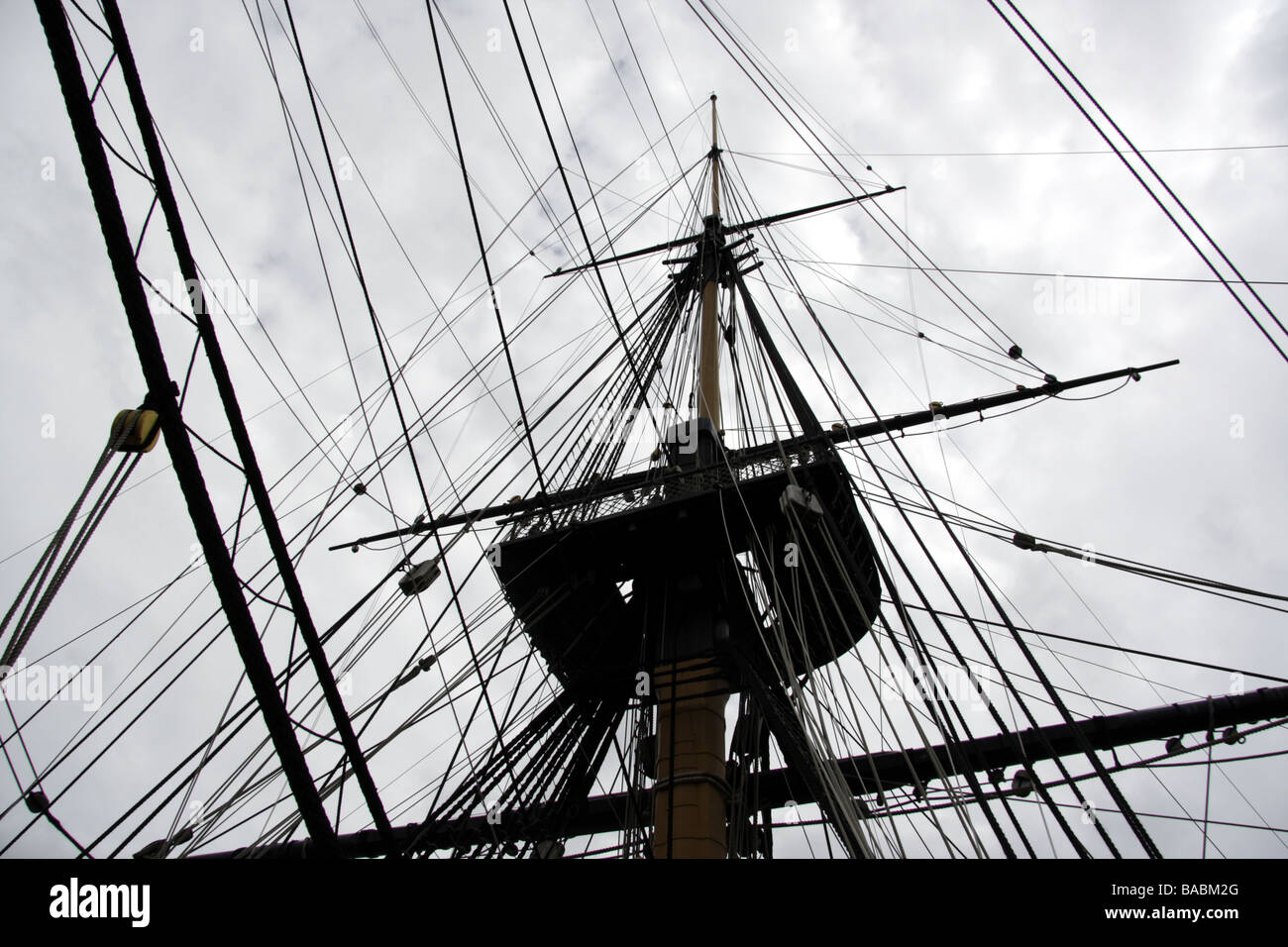 Mast and spars of HMS Victory at the Royal Navy Historic Dockyard ...