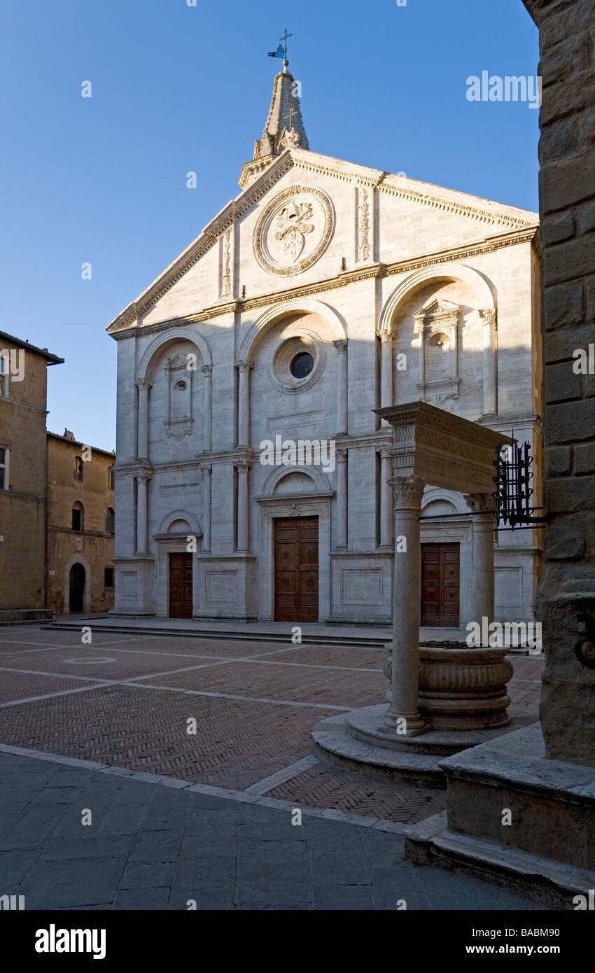 Piazza Pio II Pienza early in the morning Stock Photo - Alamy