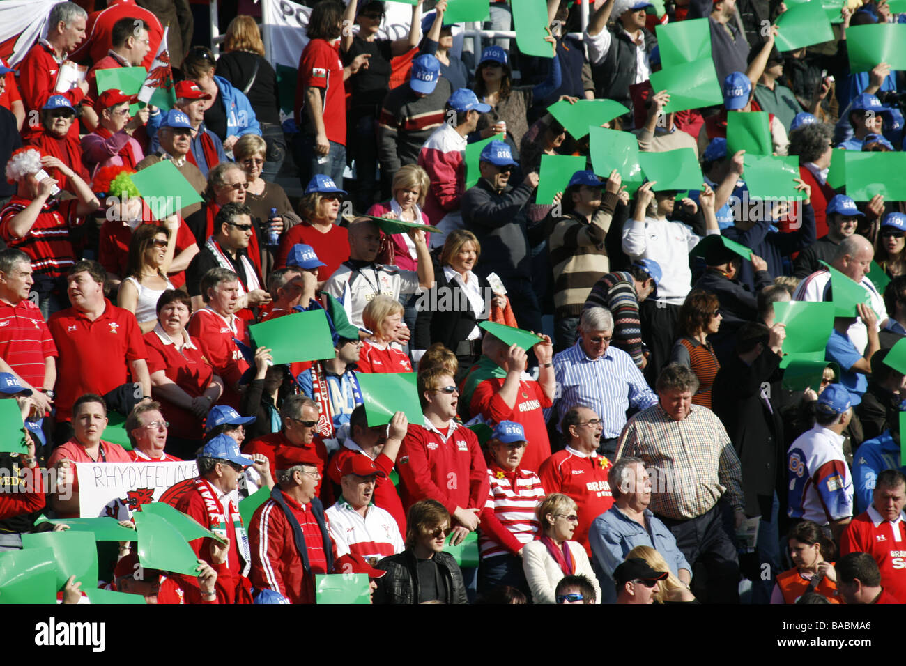Stadium crowd cards hi-res stock photography and images - Alamy
