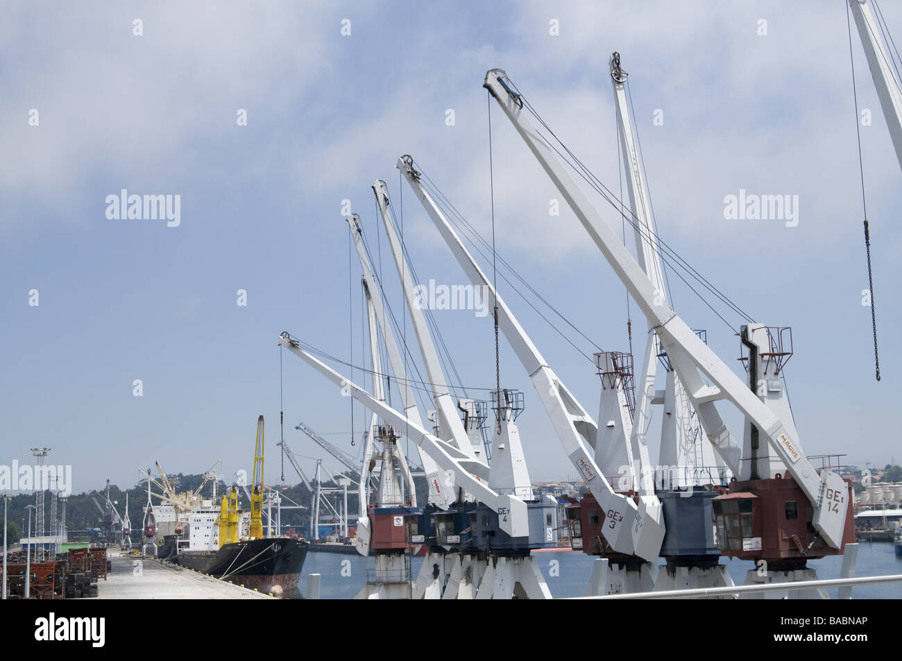 Port of leixoes crane hi-res stock photography and images - Alamy