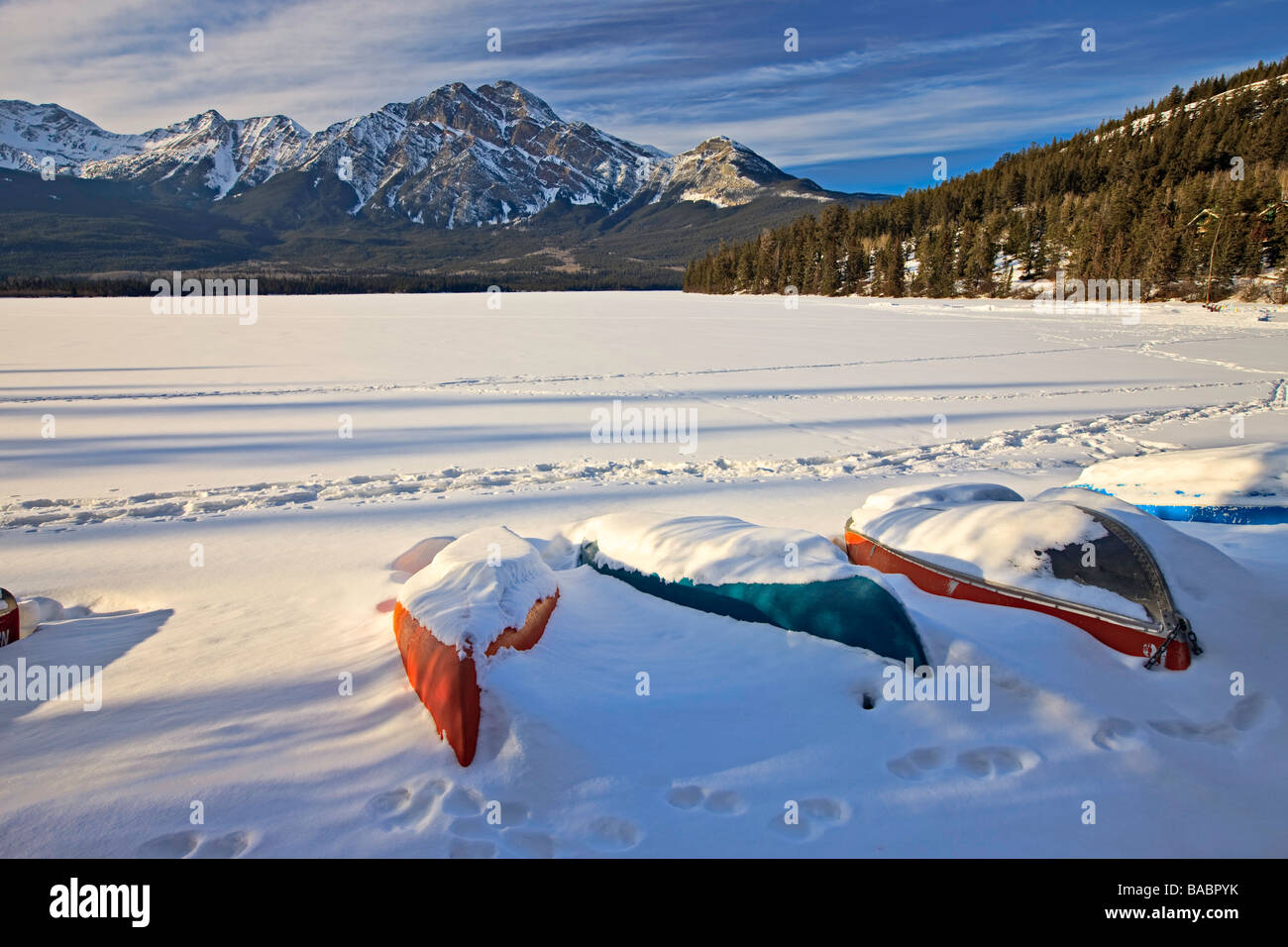 Snow covered canoe hi-res stock photography and images - Alamy
