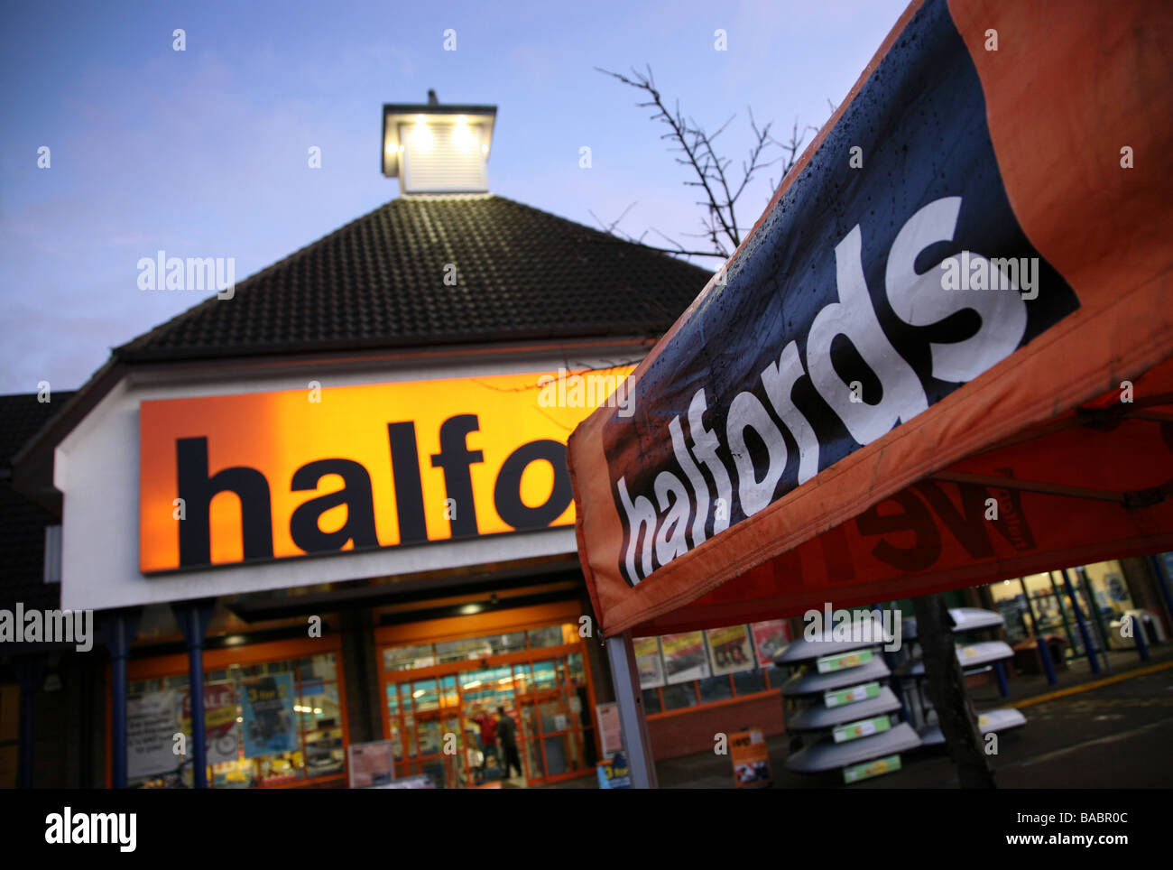 Halfords Bicycle High Resolution Stock Photography and Images - Alamy