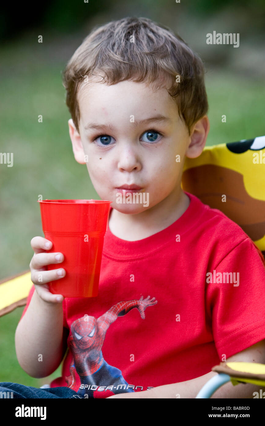 Man sitting on plastic chair hi-res stock photography and images - Alamy