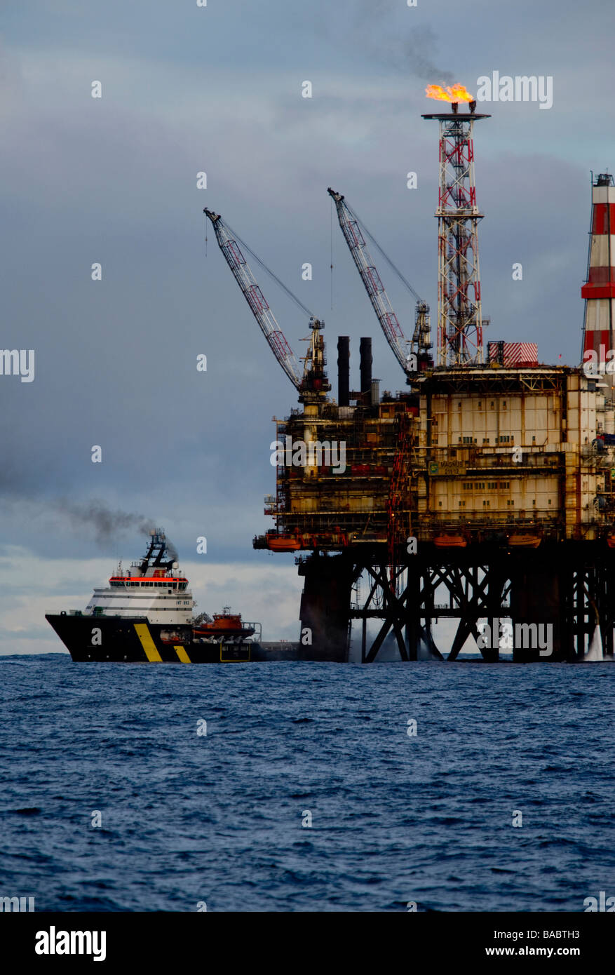 Magnus oil rig Stock Photo - Alamy
