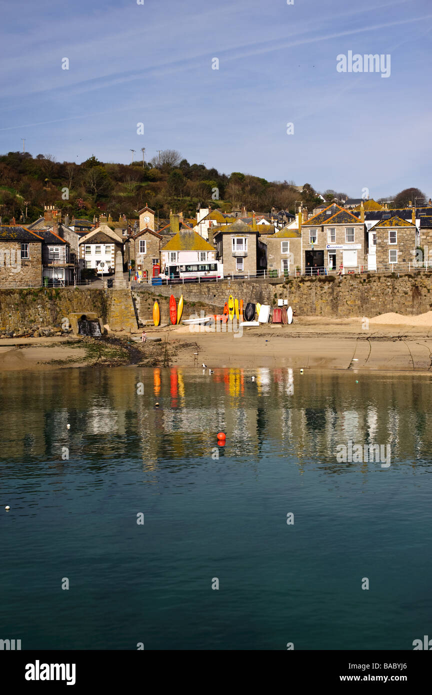 Mousehole by the sea hi-res stock photography and images - Alamy