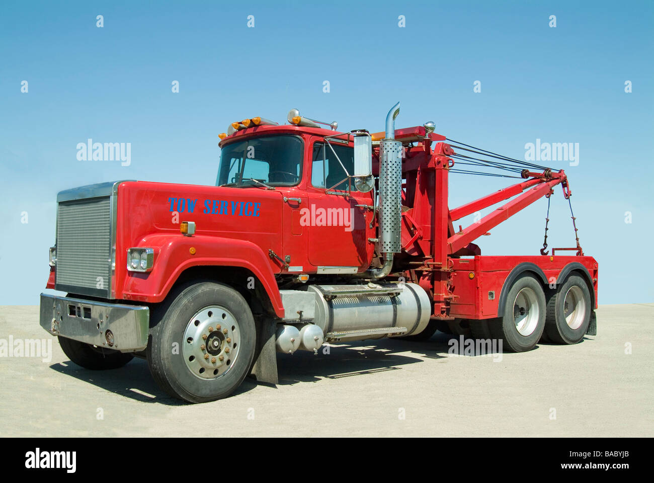 Towing lorry hi-res stock photography and images - Alamy
