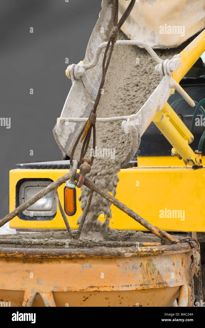Ready mixed concrete pour hi-res stock photography and images - Alamy