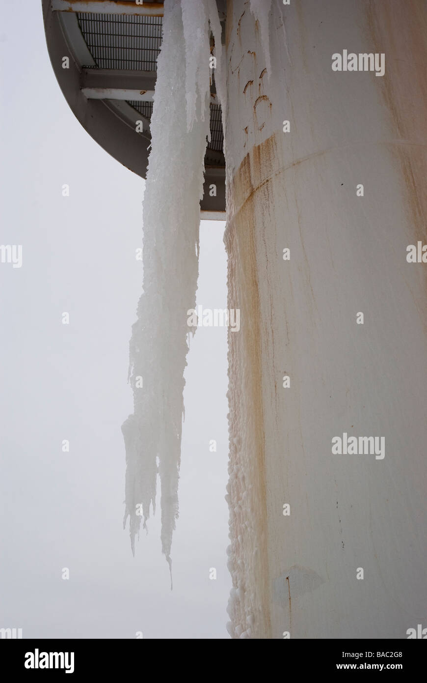 Giant well hi-res stock photography and images - Alamy