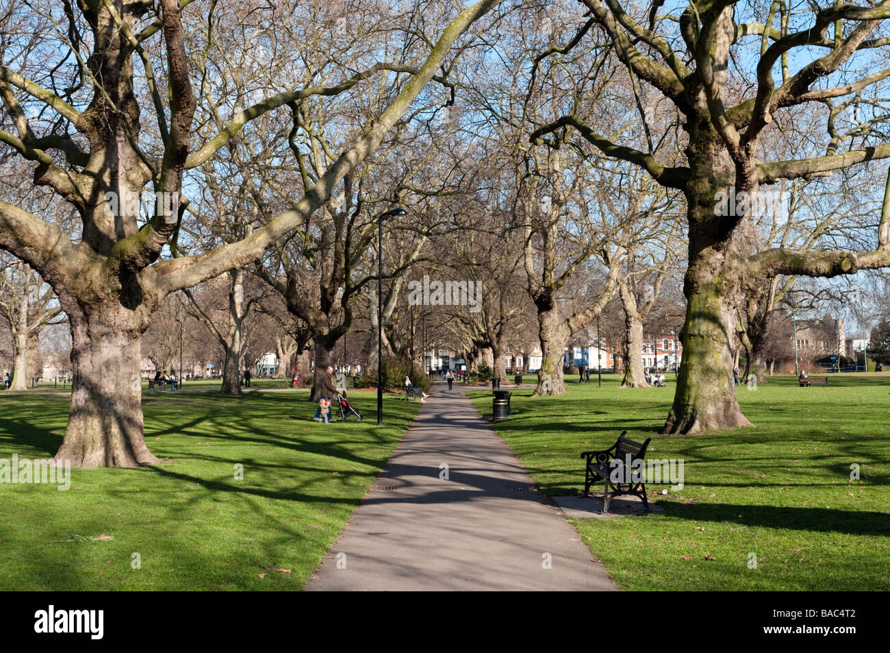 Uk sunny fields hi-res stock photography and images - Alamy