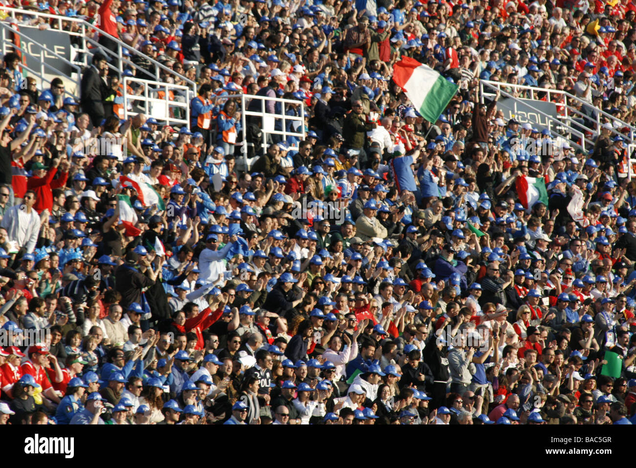 Stadium crowd cards hi-res stock photography and images - Alamy