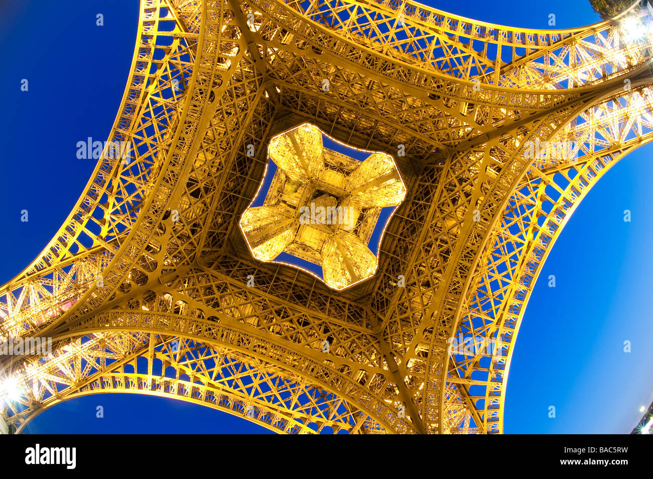 France, Paris, the Eiffel tower illuminated (lightning of the Eiffel ...