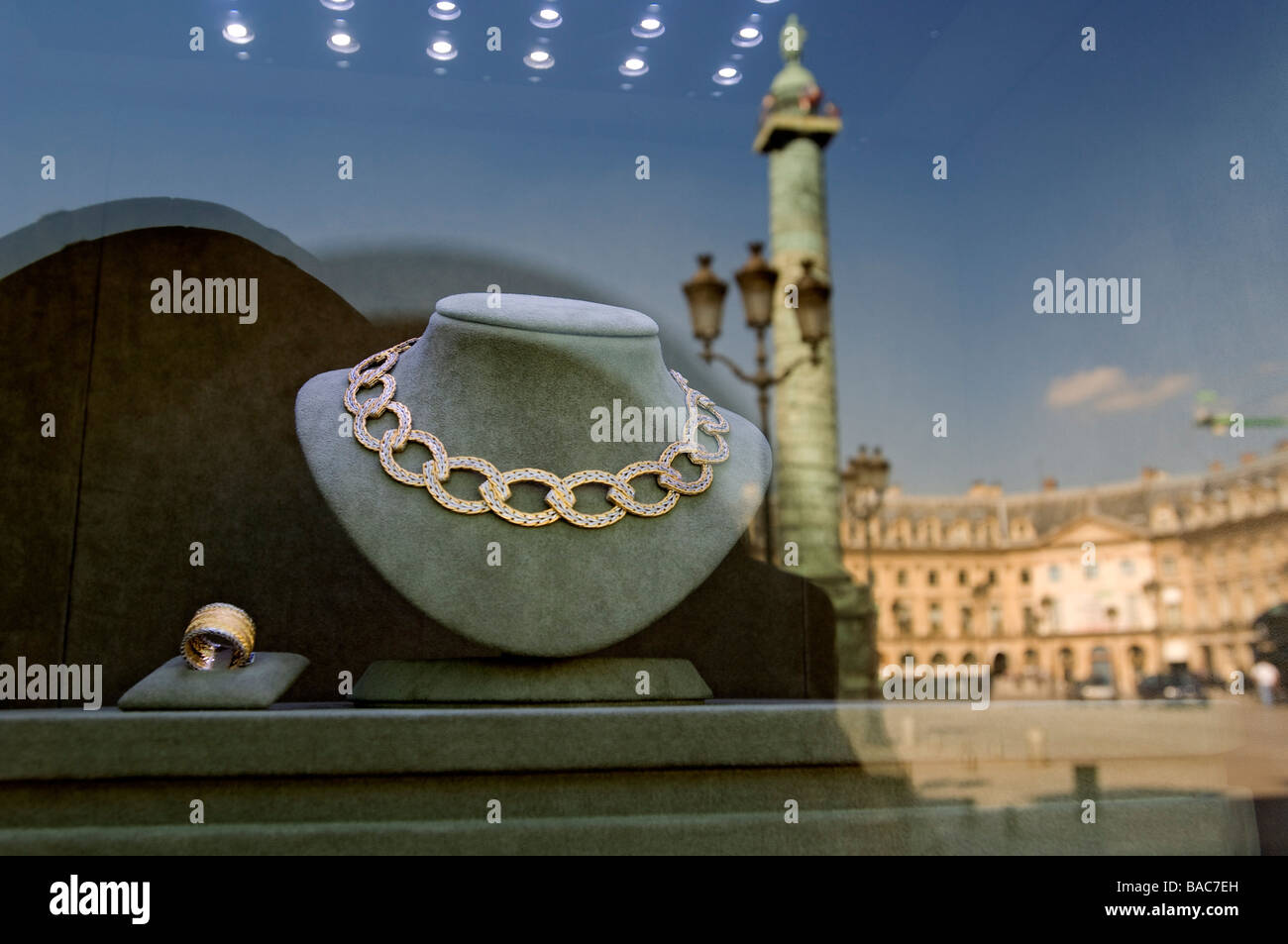 Place vendome column window hi-res stock photography and images - Alamy