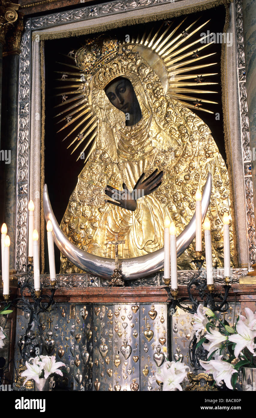 Vilnius virgin mary icon hi-res stock photography and images - Alamy