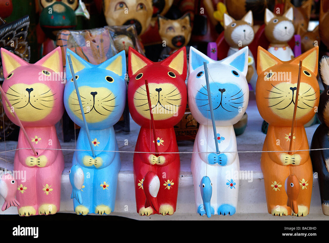 Indonesia, Bali, Ubud, handicraft, cat statuettes Stock Photo - Alamy
