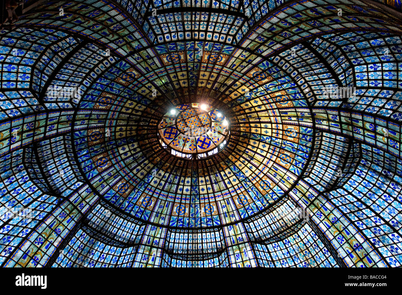 France, Paris, Verriere of the dome of the store Printemps Haussmann ...