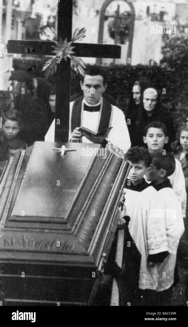 1930 funeral hi-res stock photography and images - Alamy