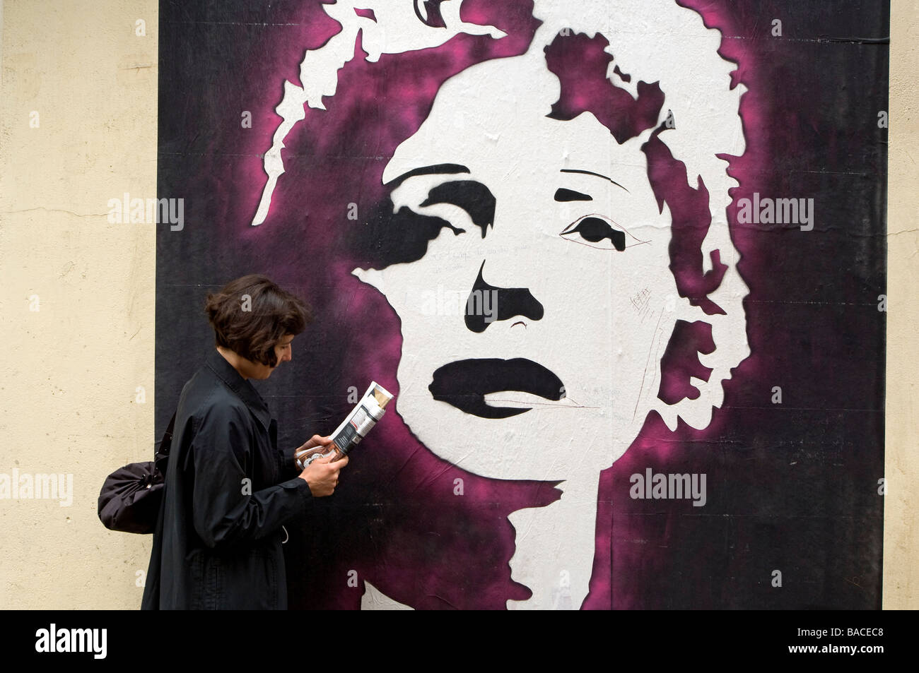 Edith piaf paris hi-res stock photography and images - Alamy