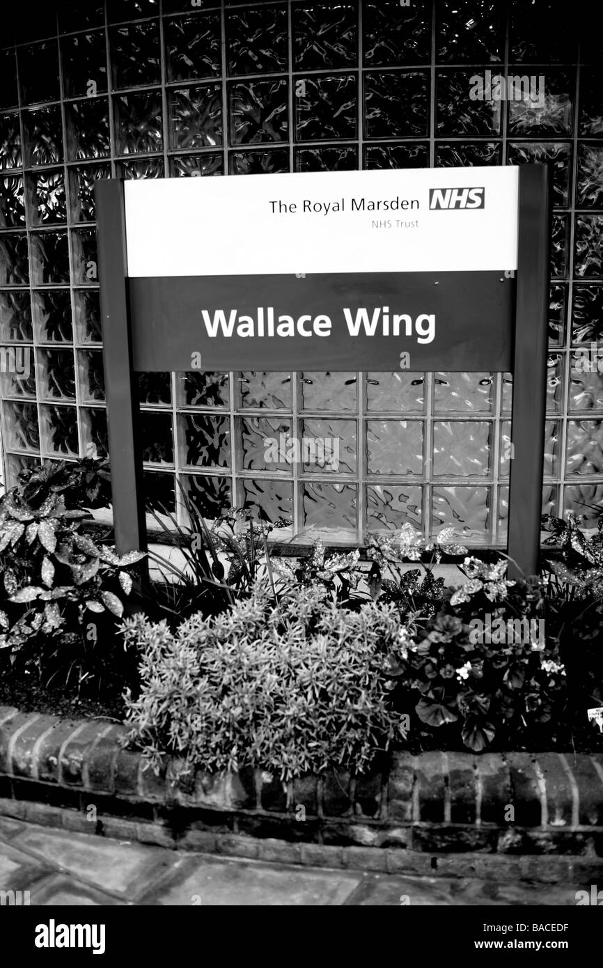 Hospital wing signs hi-res stock photography and images - Alamy