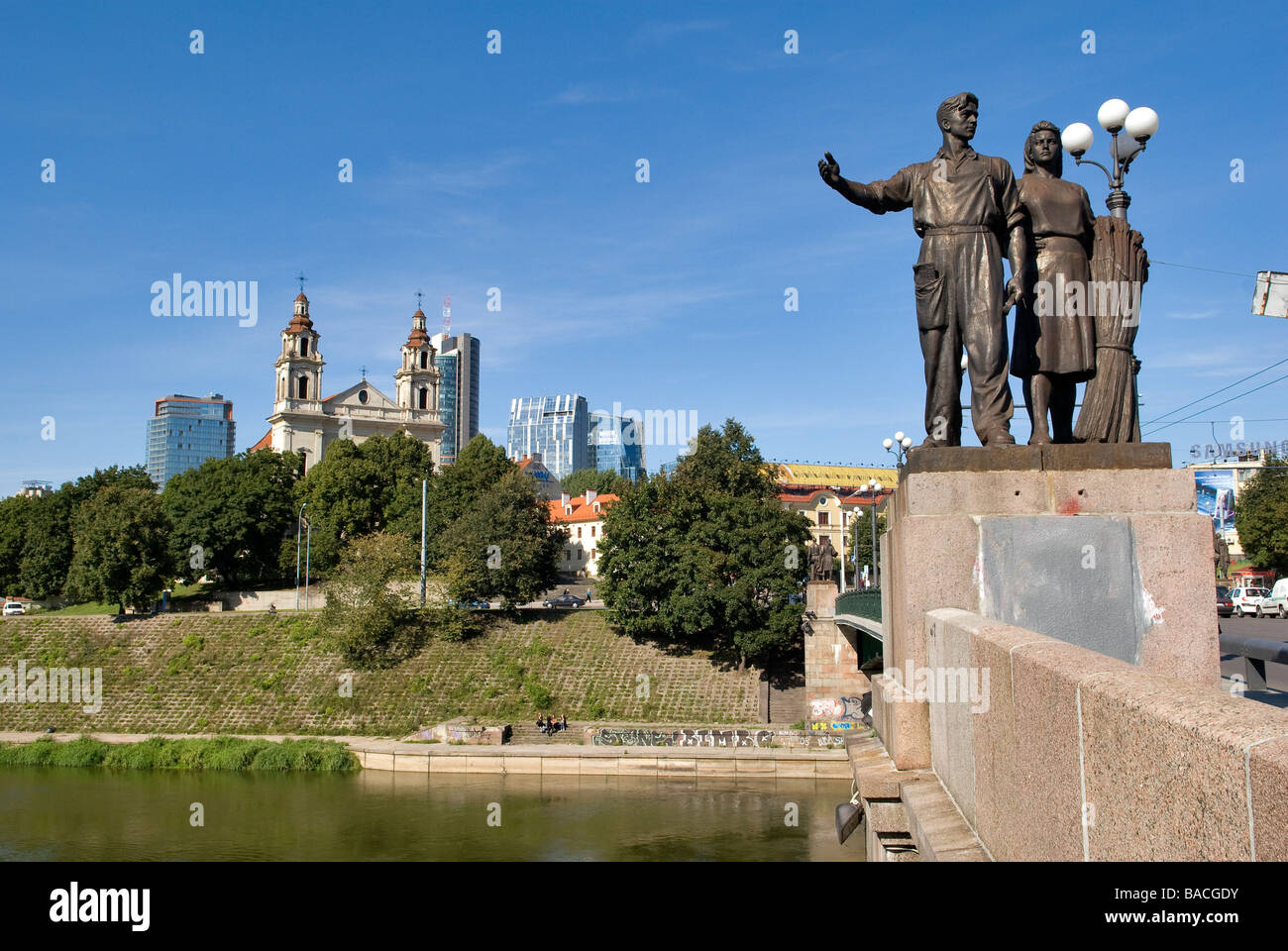Lithuania (Baltic States), Vilnius, Zaliasis Titlas Bridge over Neris ...