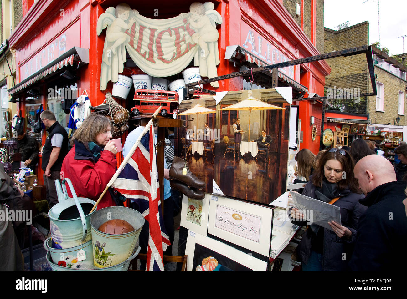 United Kingdom, London, Notting Hill, Portobello Road, Flea market ...