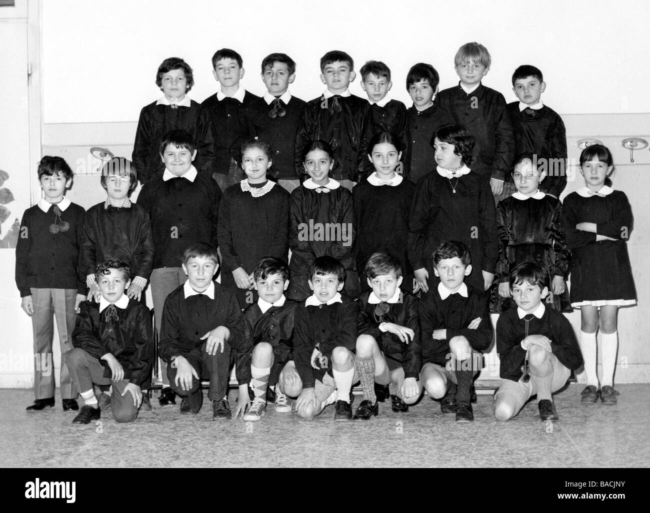 Class photos 1960 hi-res stock photography and images - Alamy