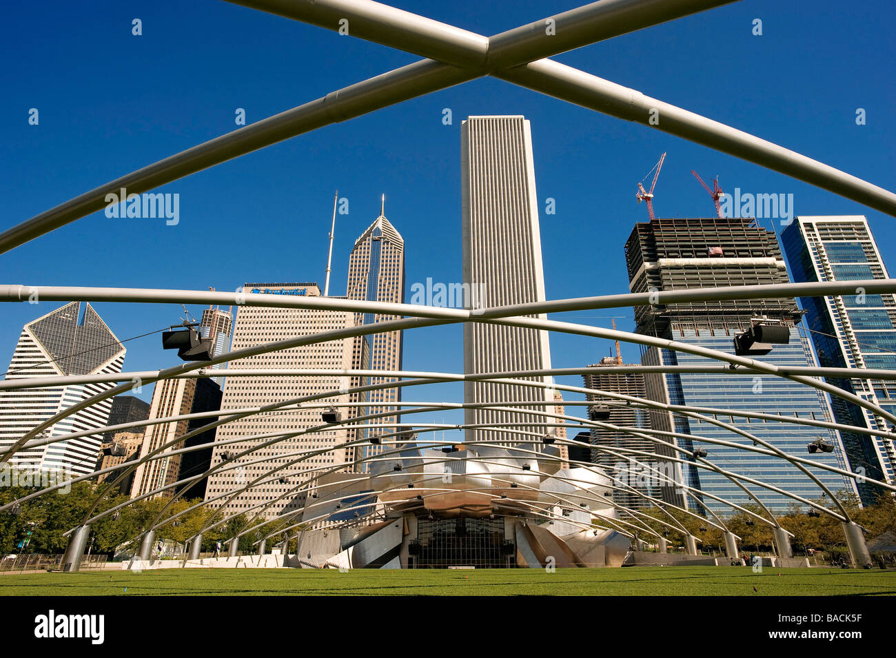 Standard oil building chicago hi-res stock photography and images - Alamy