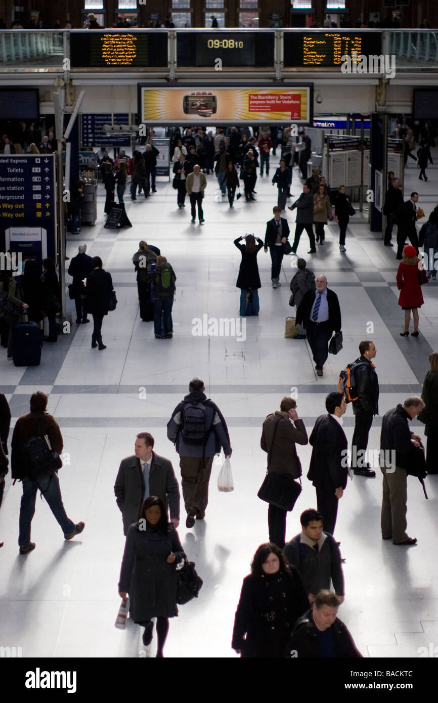 Liverpool street station concourse, London, UK with crowds of commuters ...