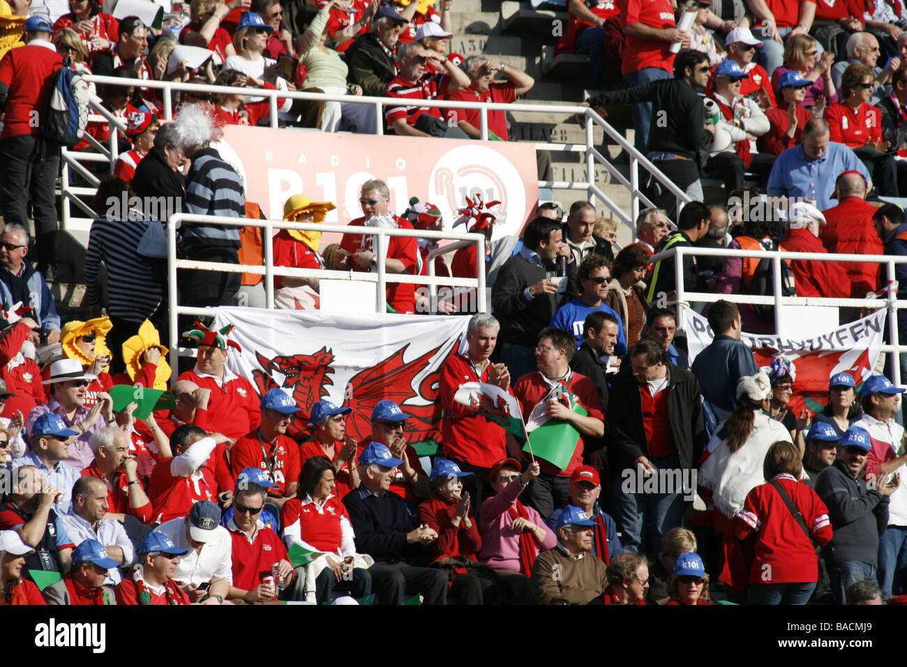rugby fans spectators in rome for the six nations match wales versus ...