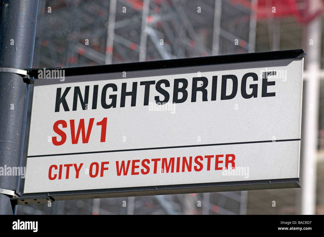 Knightsbridge street sign hi-res stock photography and images - Alamy