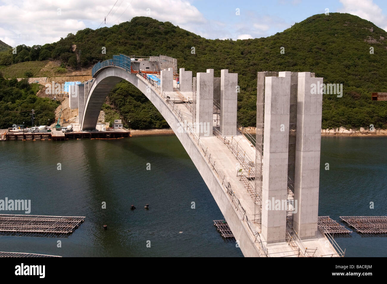 Construction of Kashirajima Bridge with concrete arch built using Melan ...