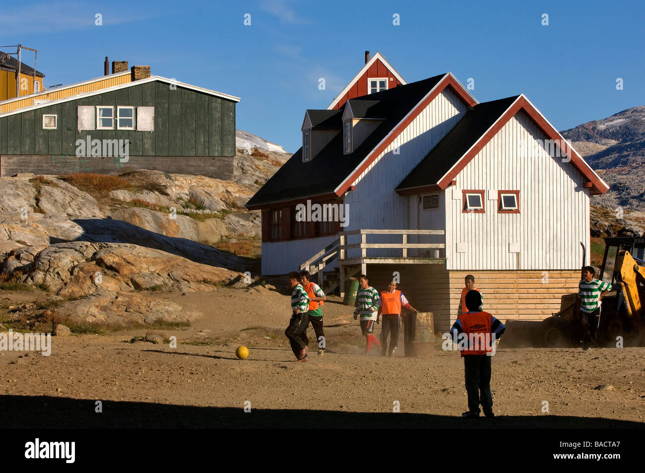 Inuits traditional hi-res stock photography and images - Alamy