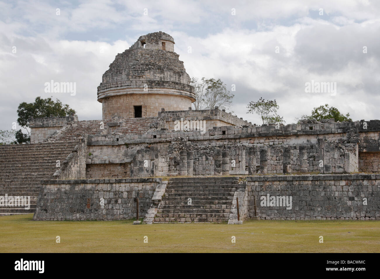 Ancient mayan observatory in Chichen Itza Stock Photo - Alamy
