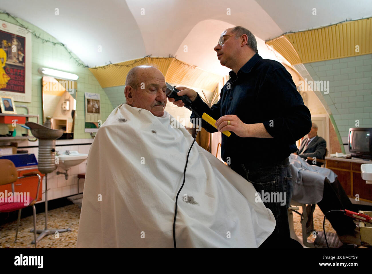 Italian barber shop hi-res stock photography and images - Alamy