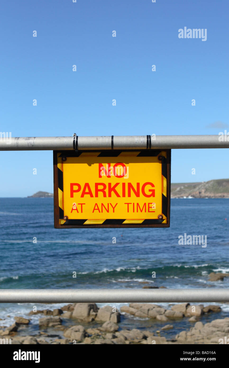 Car parking warning sign hi-res stock photography and images - Alamy