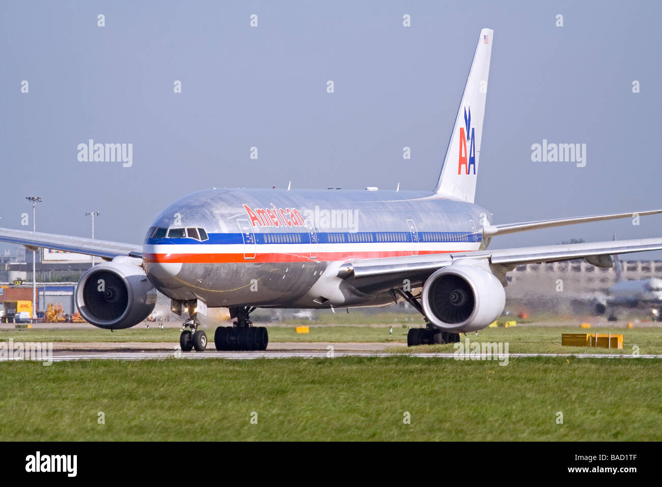 American Airlines Boeing 777 at threshold of runway 27 left Heathrow ...