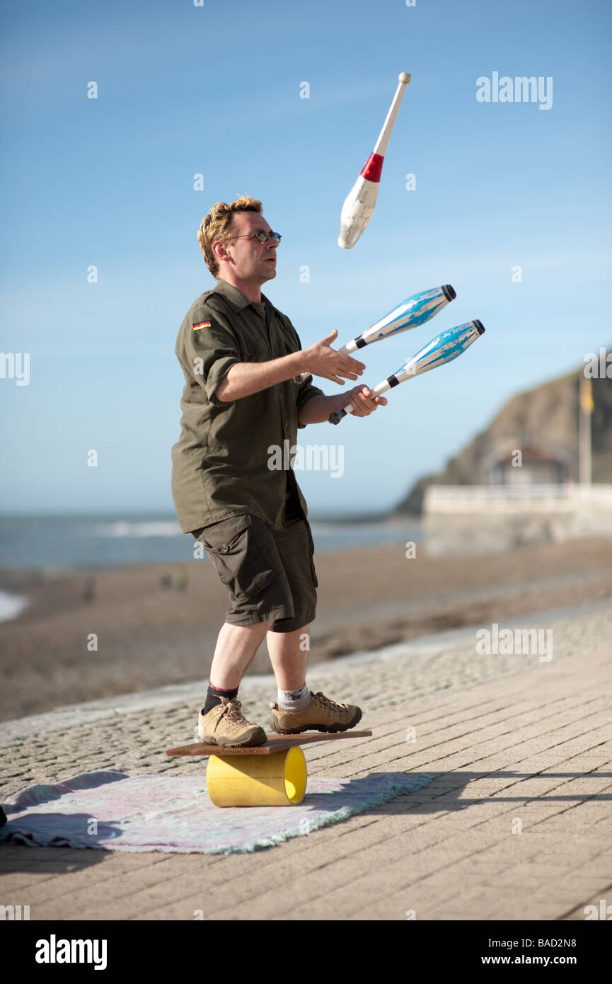 Juggler man hi-res stock photography and images - Alamy