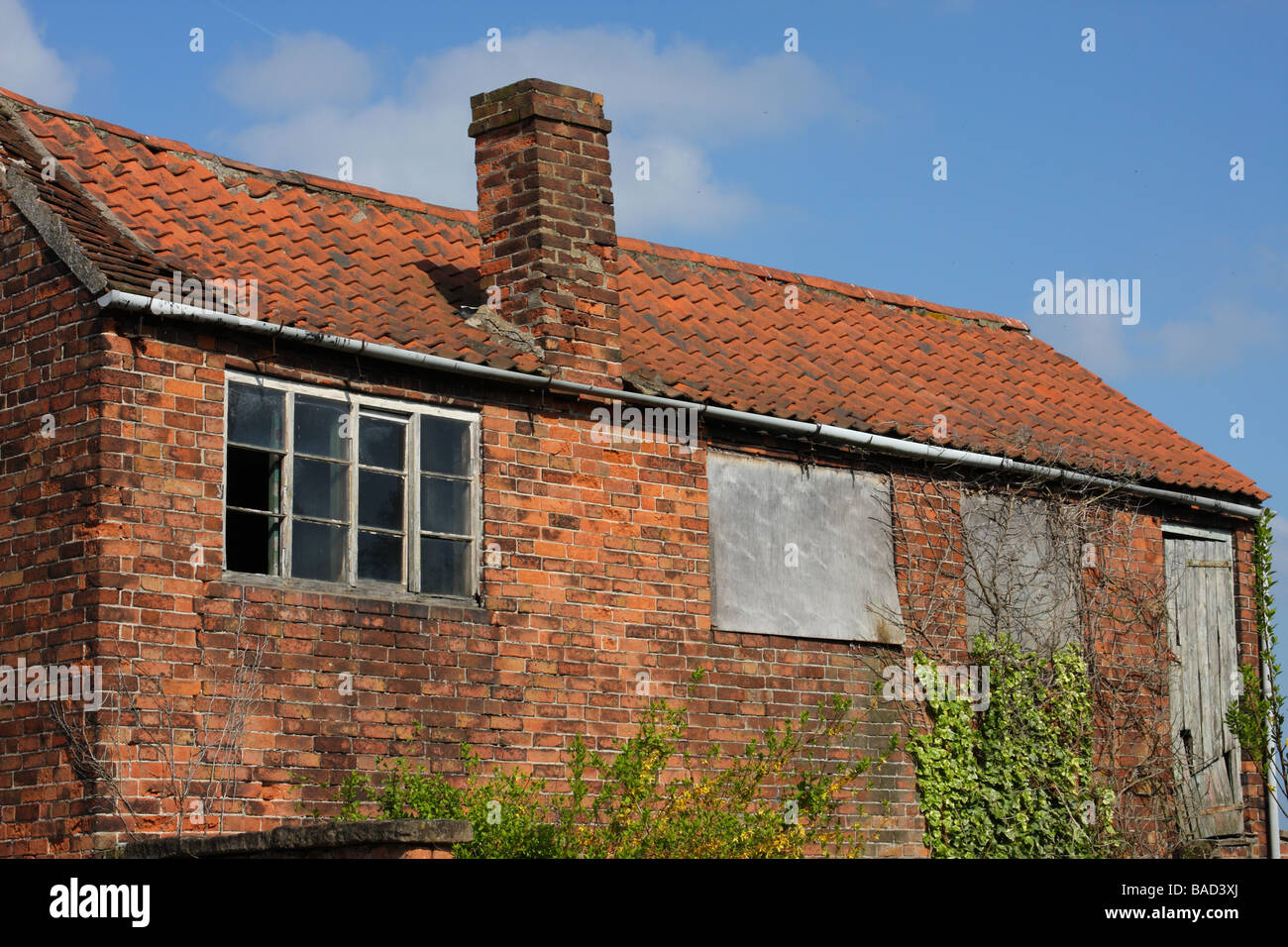 An empty house in a U.K. village Stock Photo - Alamy