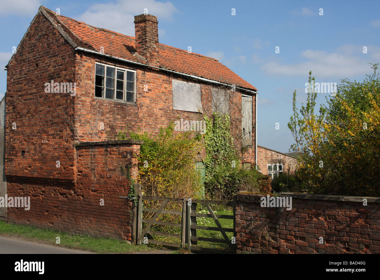 Empty building squat hi-res stock photography and images - Alamy