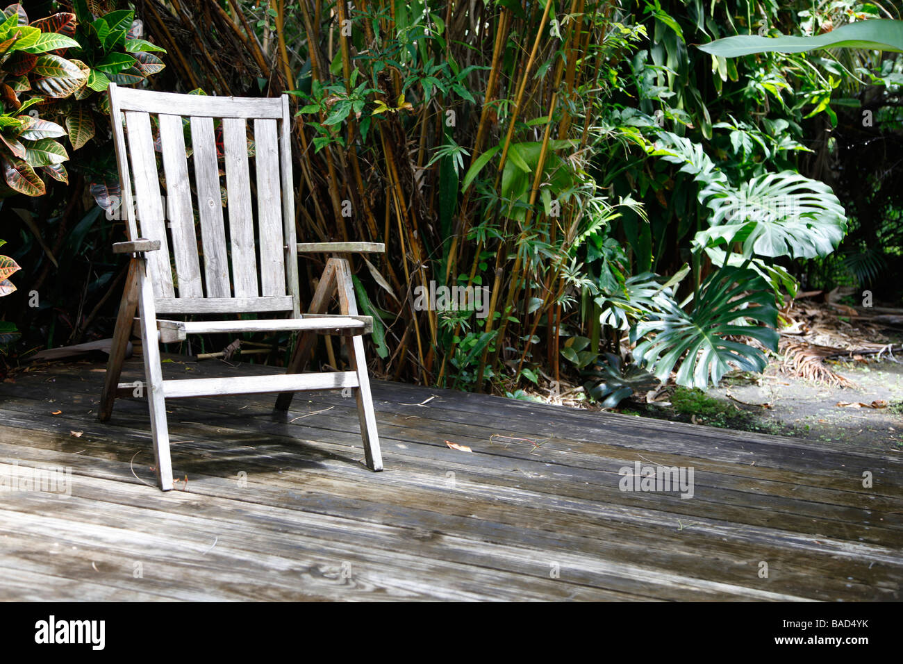 Rustic garden setting hi-res stock photography and images - Alamy