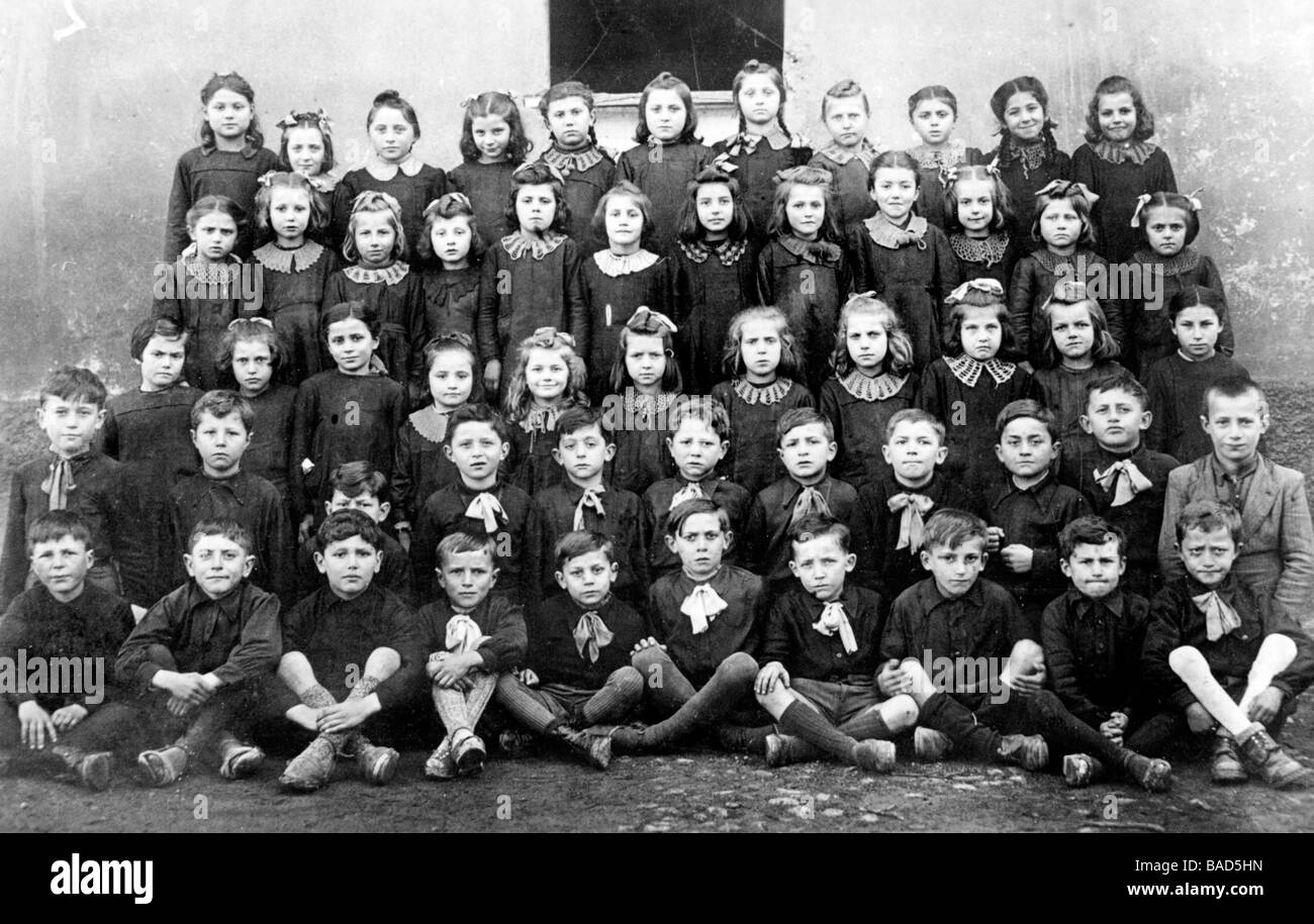 Historical image of primary school hi-res stock photography and images ...