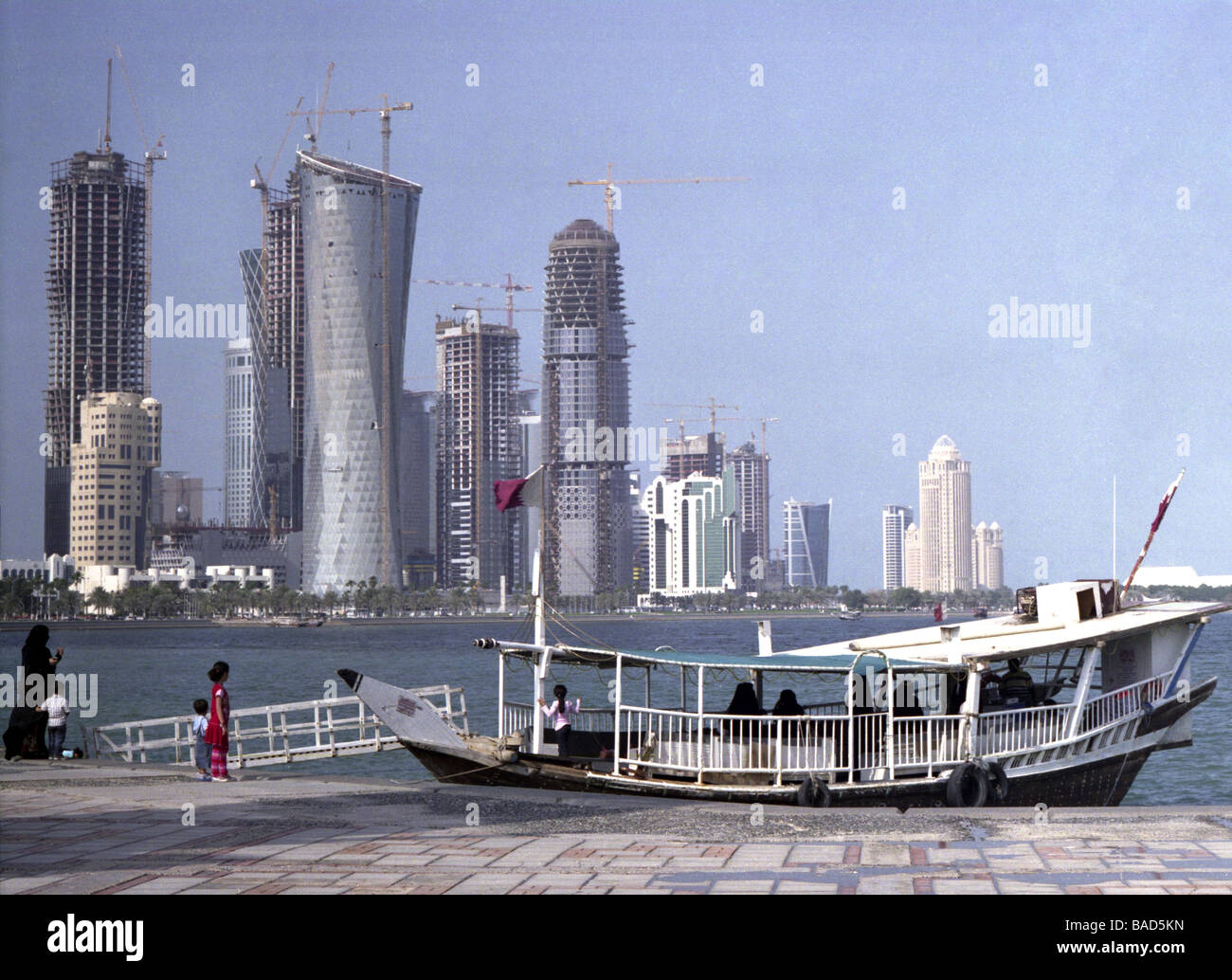 Veiled doha hi-res stock photography and images - Alamy