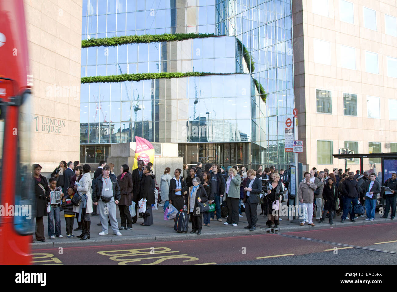 Crowded bus london hi-res stock photography and images - Alamy