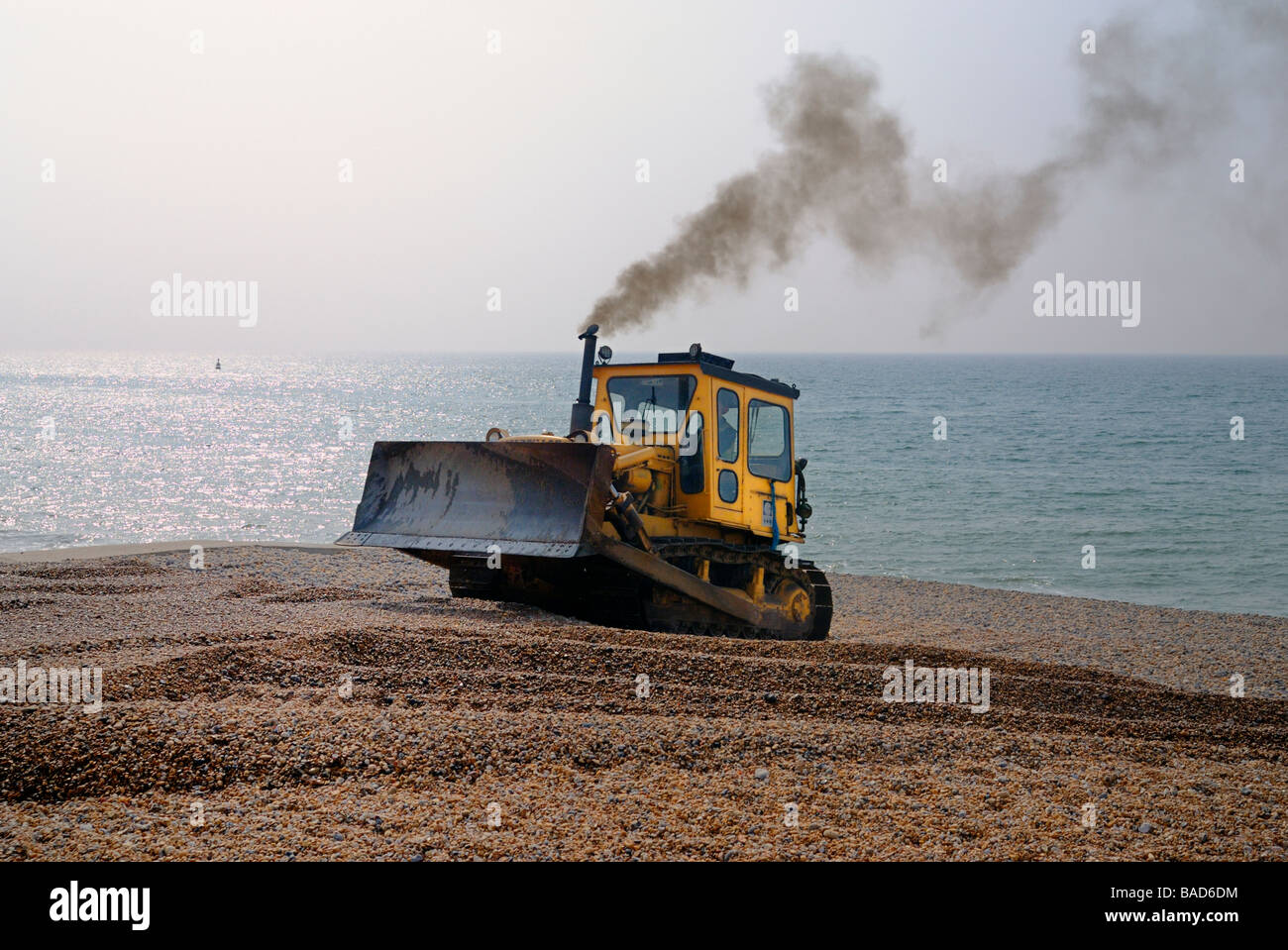 Reinforcing sea defences on Brighton Beach Stock Photo - Alamy