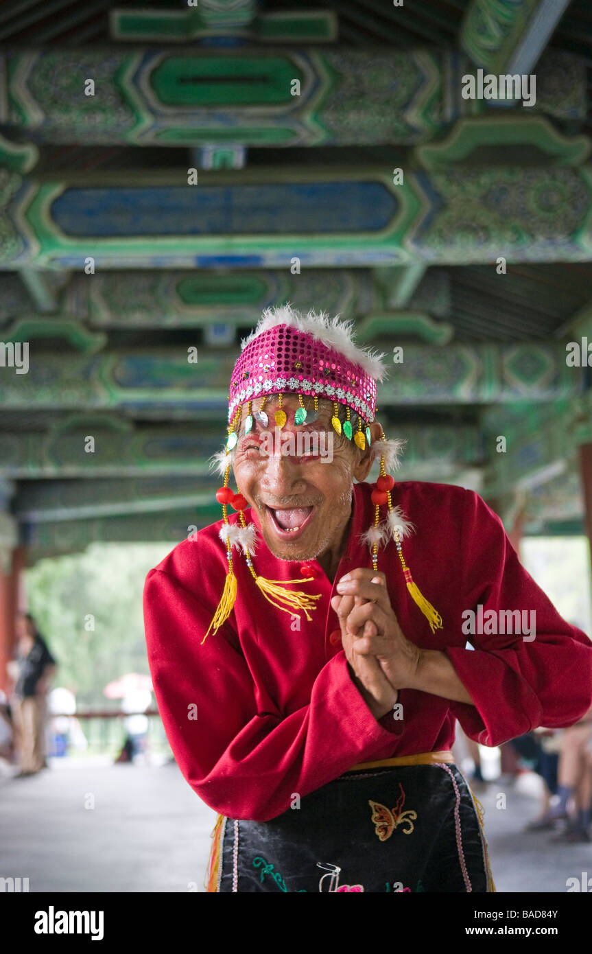 Costumed performer entertains Sunday visitors, Temple of Heaven ...